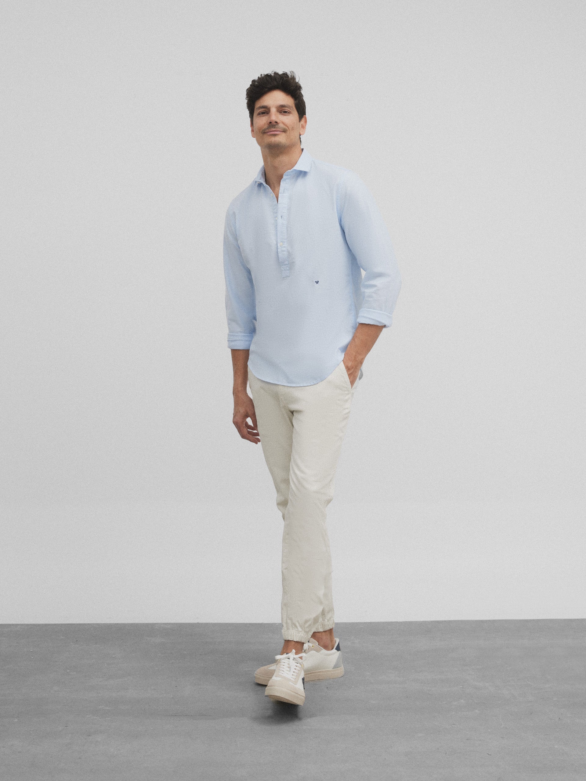 Polera sport oxford celeste