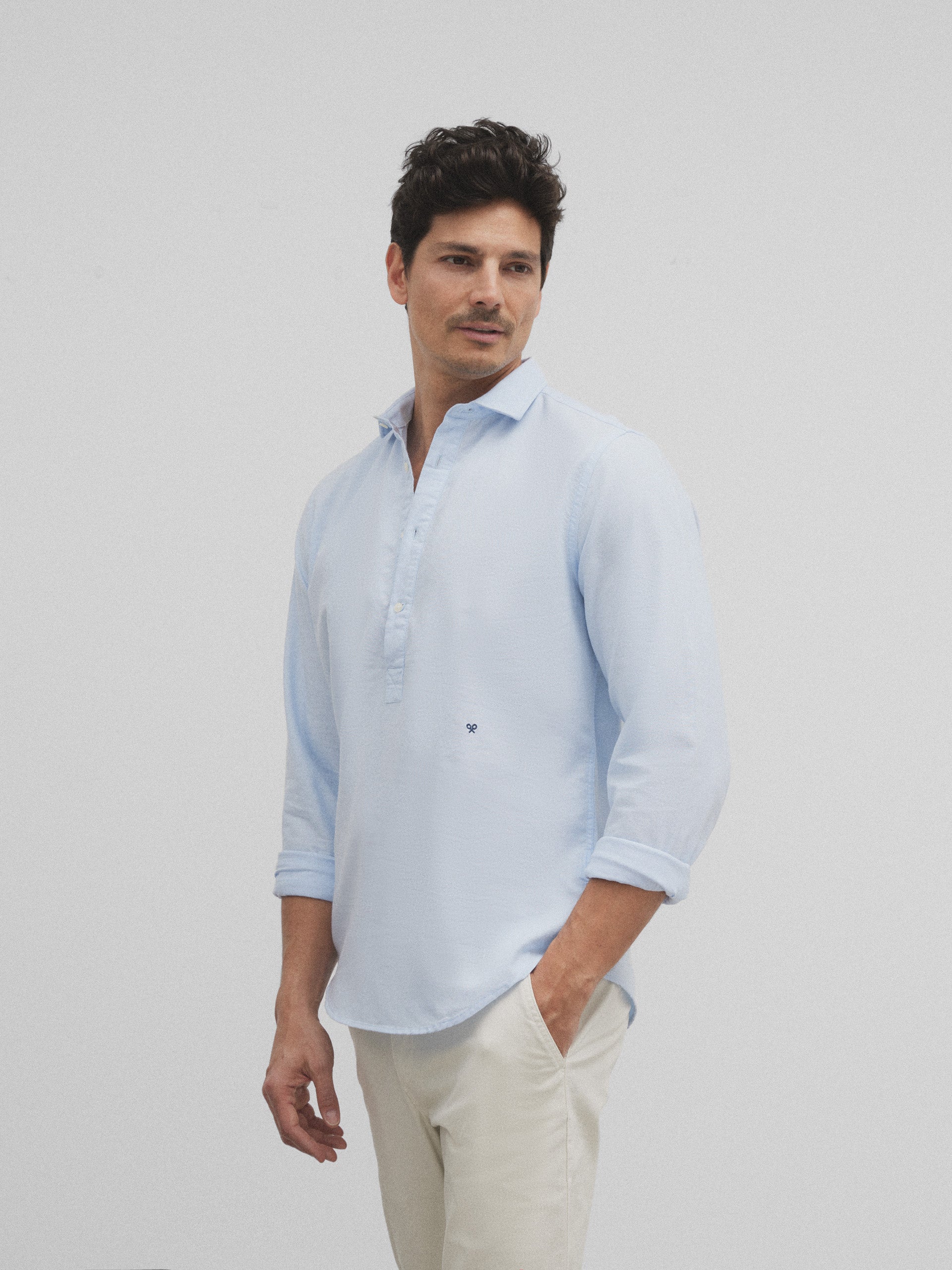 Polera sport oxford celeste